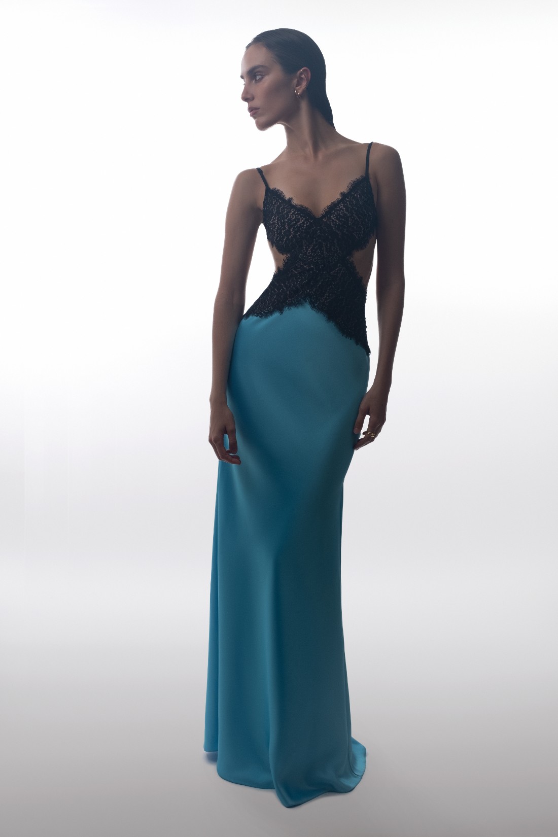 لـ "هي" كيف تحتفي RASARIO بالأنوثة وتمكين المرأة في كل قطعة؟ - مجلة هي